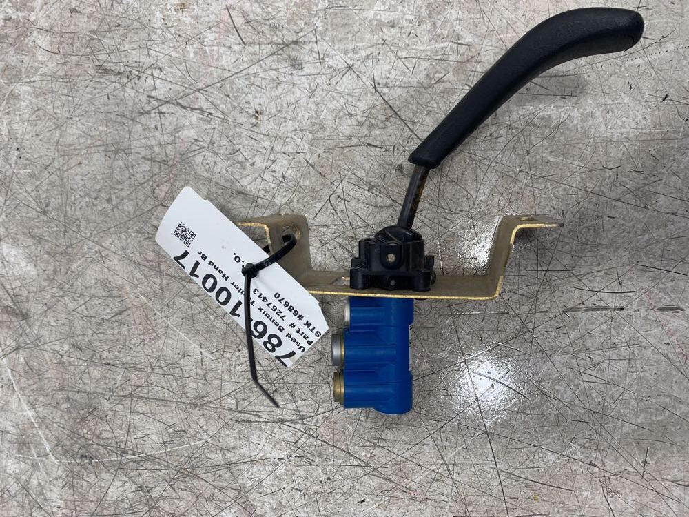 BENDIX Brake Air Valve OEM# 7267413 in Dorr, MI #361-10713