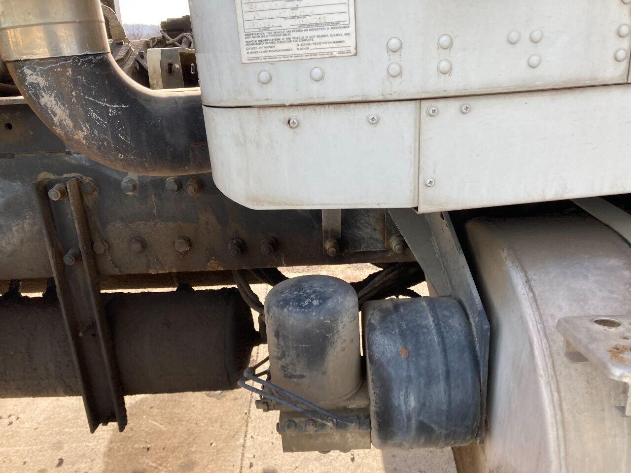 Bendix AD-IS Air Dryer in Kansas City, MO #25134990