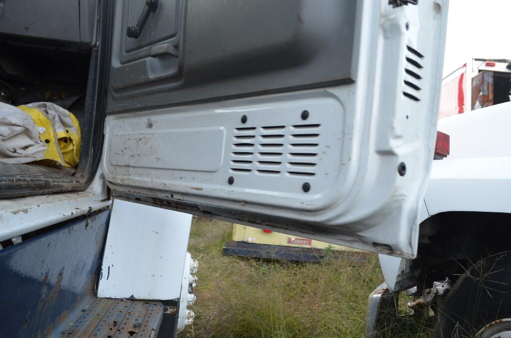 FORD F700 Door Assembly, Front in MORRISVILLE, NY #979