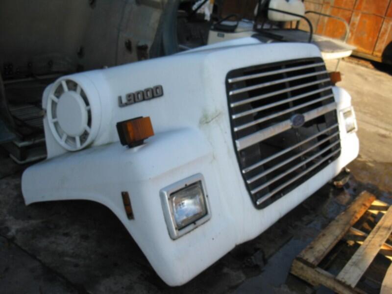 FORD L9000 HOOD in Easton, MD #H899840