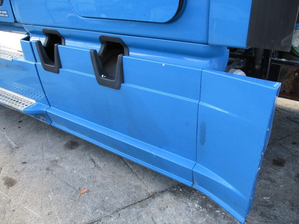 FREIGHTLINER CASCADIA 113 CAB SKIRT/SIDE FAIRING in Tampa, FL #2088295