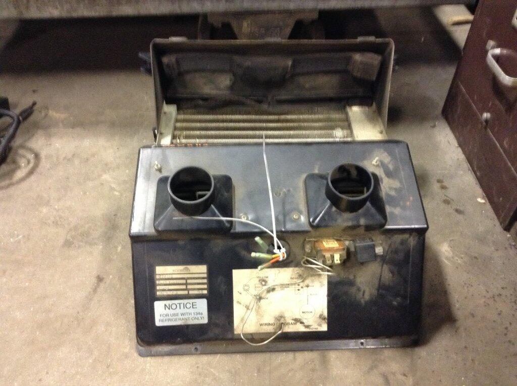 FREIGHTLINER COLUMBIA 120 Truck Equipment, APU (Auxiliary Power Unit ...