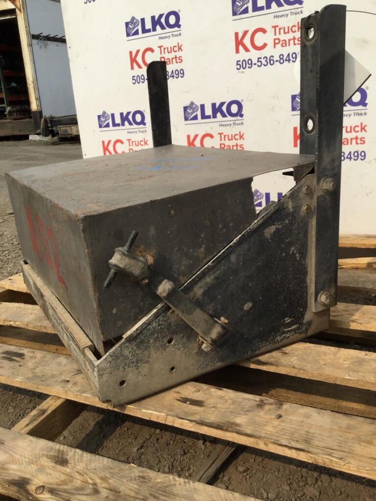 FREIGHTLINER FLD120 BATTERY BOX in Spokane, WA #2086927