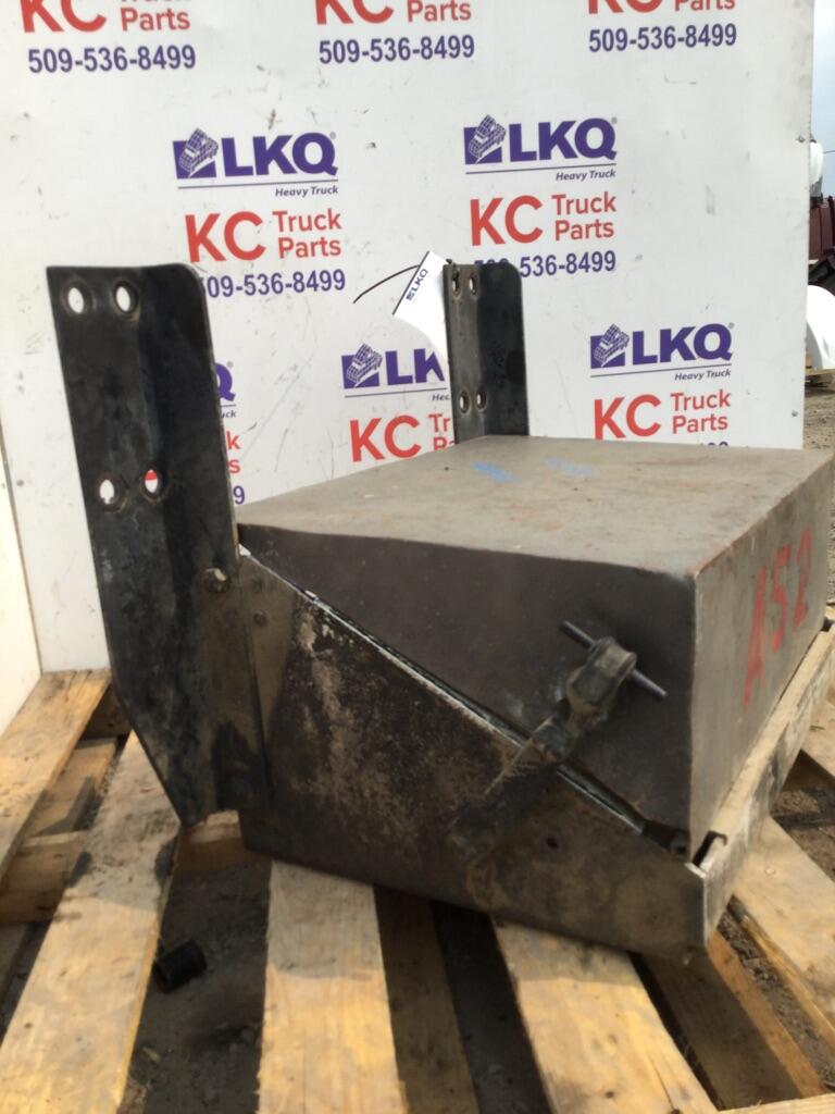 FREIGHTLINER FLD120 BATTERY BOX in Spokane, WA #2086927