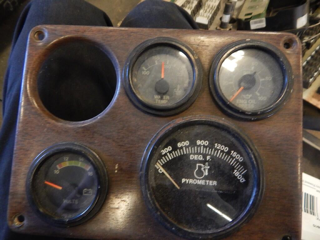 FREIGHTLINER Gauges (all) in Holland, MI #36910