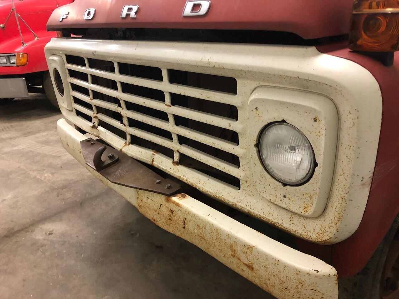 Ford F600 Grille in Spencer, IA #24859683