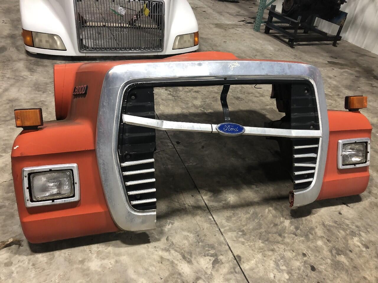 Ford L8000 Hood in Winamac, IN #24754267