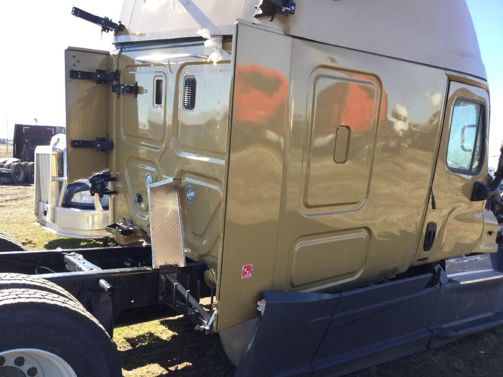 Freightliner CASCADIA Sleeper Fairing in Spencer, IA #24467905