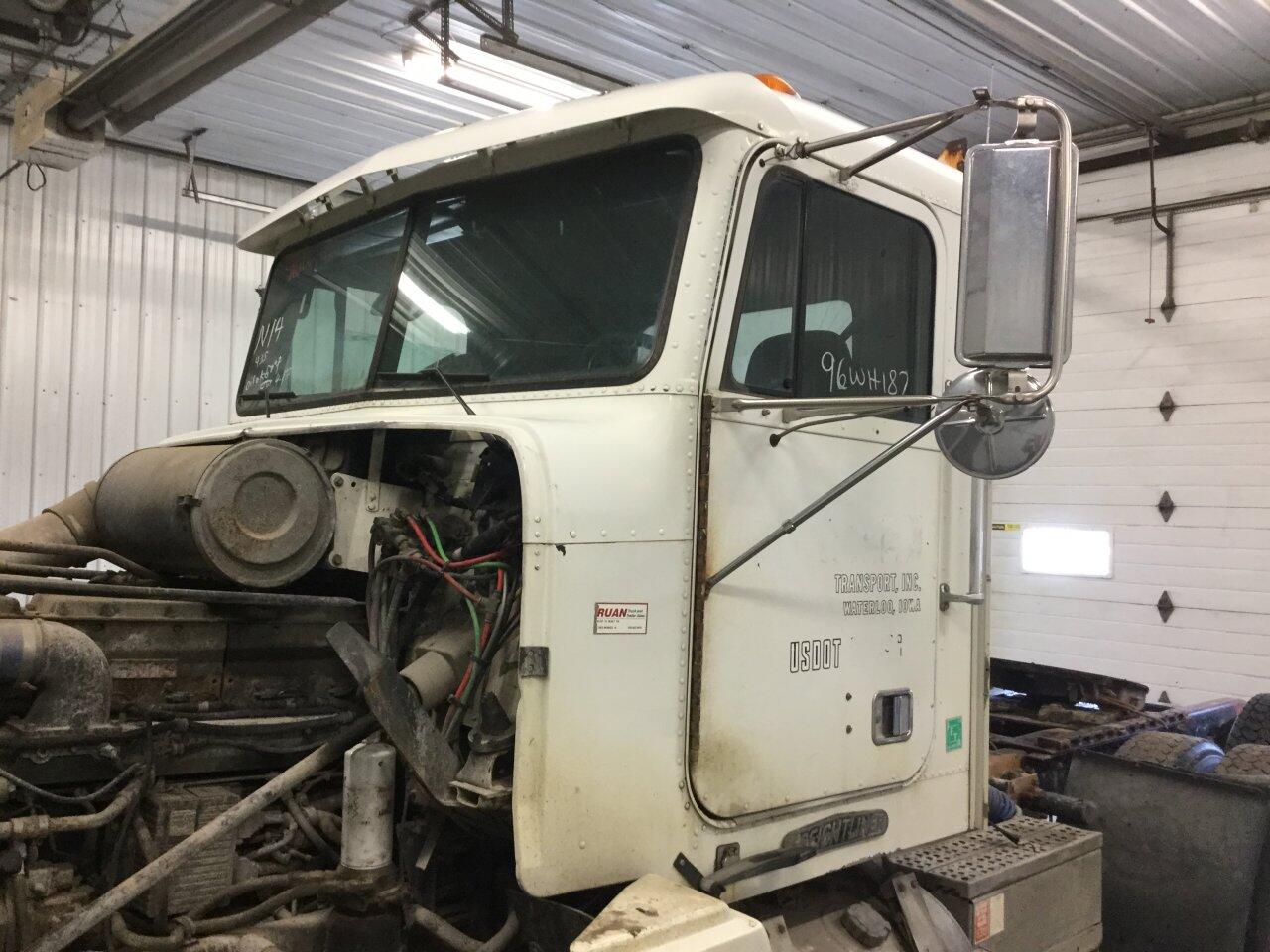 Freightliner FLD120 Cab Assembly in Spencer, IA #24592359