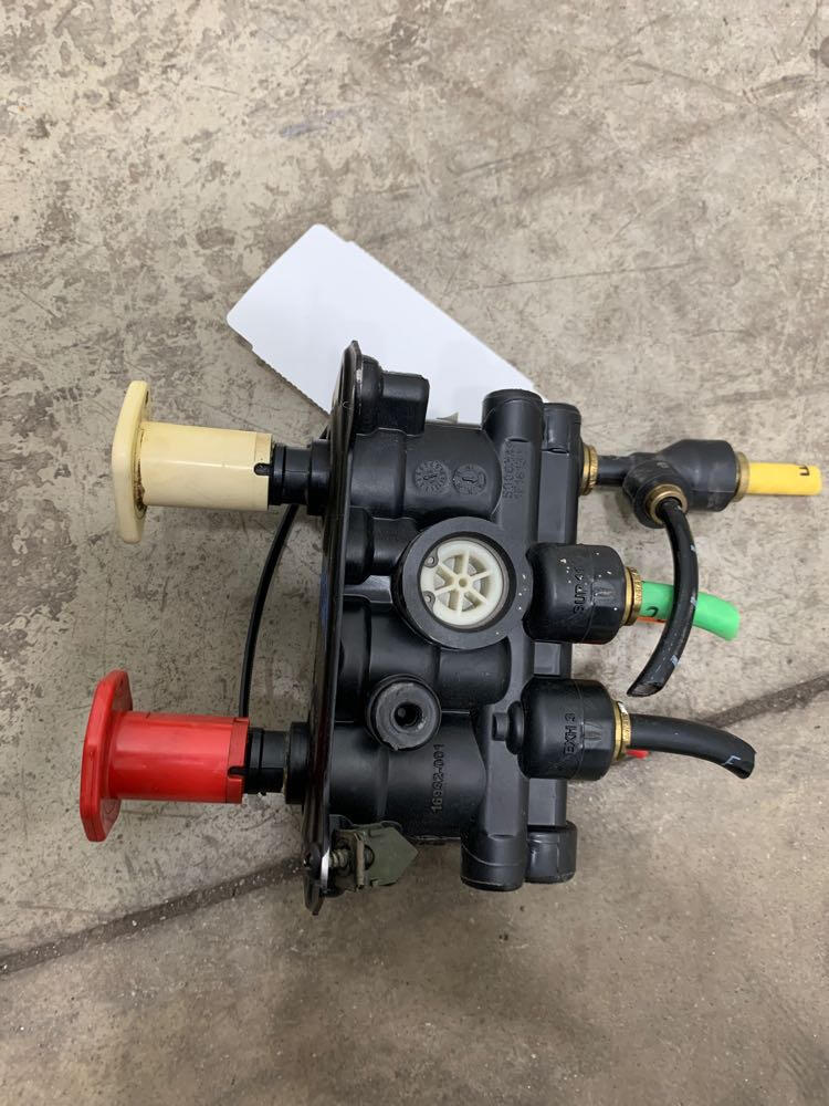 INTERNATIONAL 9900-IX Brake Air Valve in Dorr, MI #361-10539