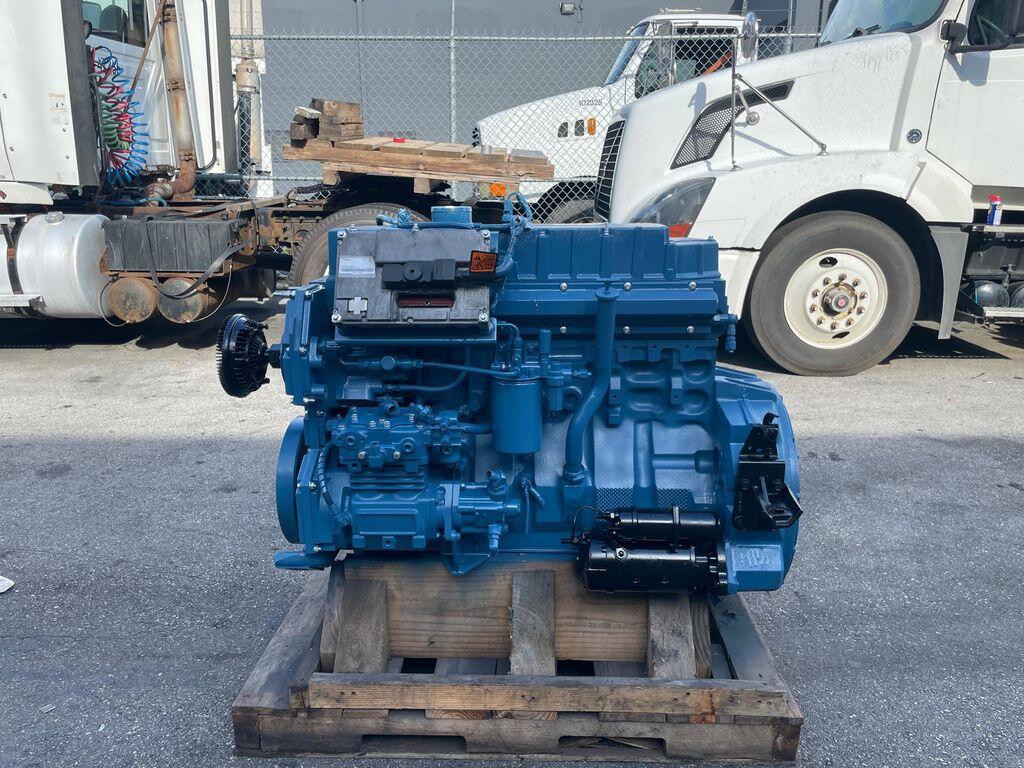 INTERNATIONAL DT 466E Engine Assembly in HIALEAH, FL #005073