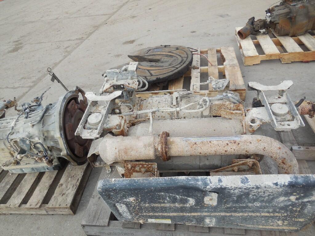 ISUZU NPR DPF (Diesel Particulate Filter) in Westland, MI #95943