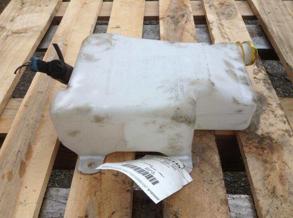 MACK LE Windshield Washer Reservoir in FITCHBURG, MA #1004448