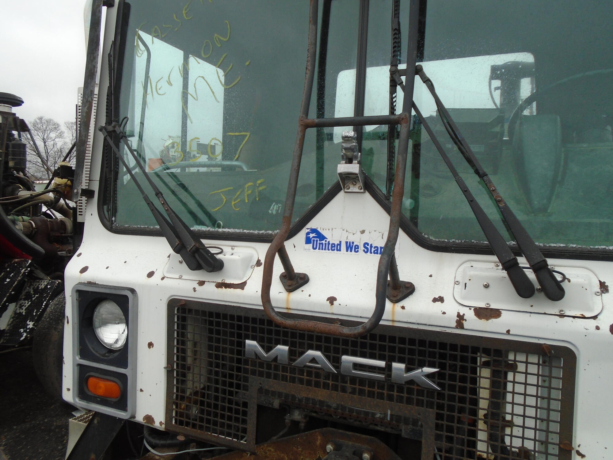 MACK MR688S Windshield Wiper Arm in FITCHBURG, MA #75452