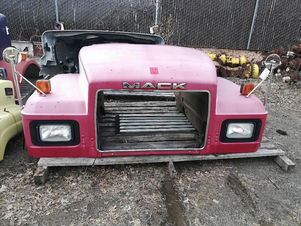 MACK RD688S Hood OEM# 1QM5835 in Enfield, CT #12720