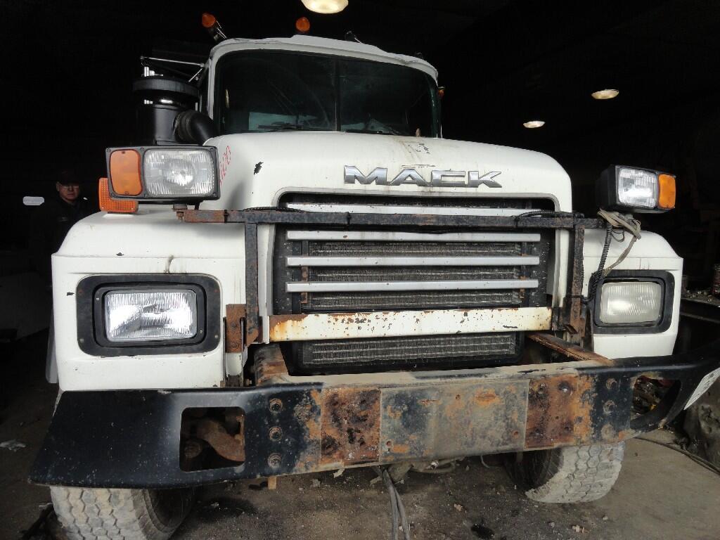 MACK RD688S Hood in DES MOINES, IA #18867
