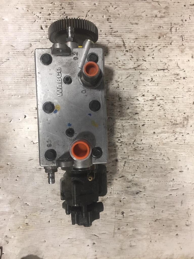 PACCAR MX 13 Air Compressor OEM# 1977704 in Abbotsford, BRITISH ...