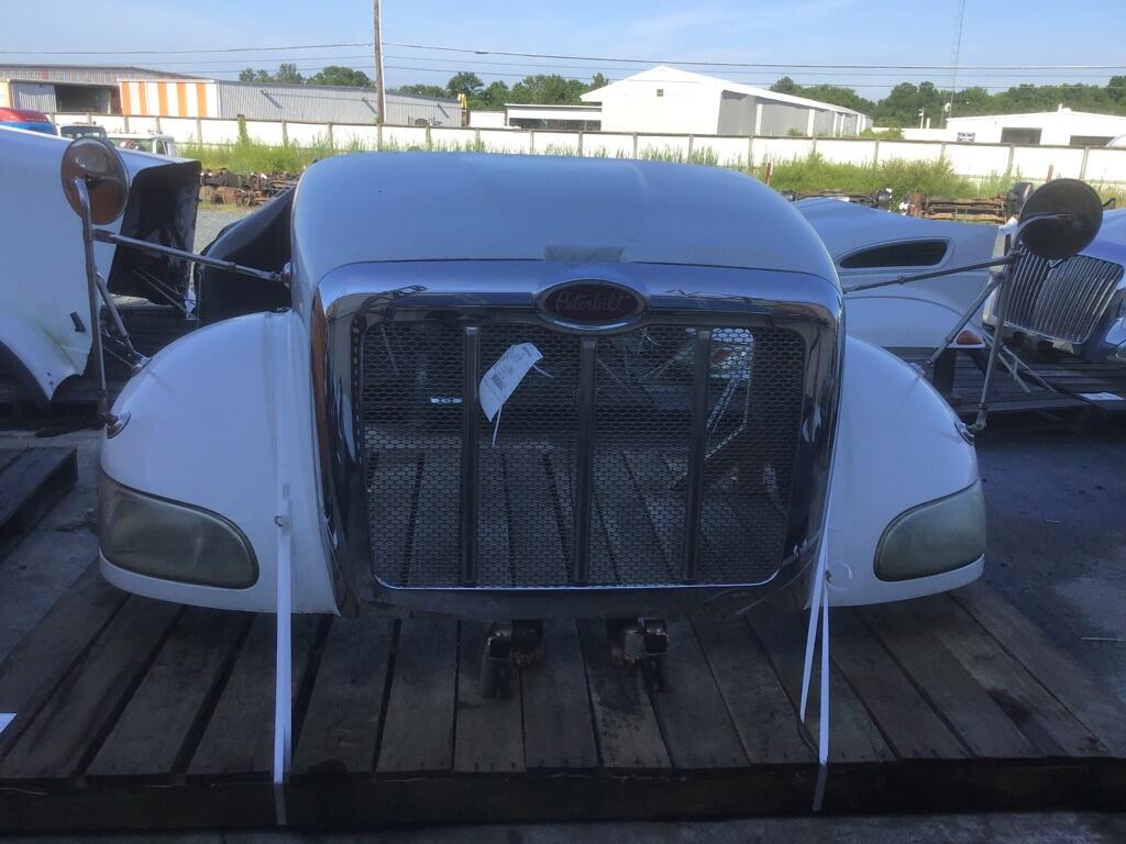 PETERBILT 335 HOOD OEM# L29-6028-201 in Easton, MD #H05H0046