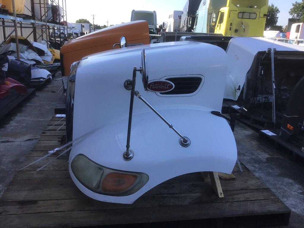 PETERBILT 335 HOOD OEM# L29-6028-201 in Easton, MD #H05H0046