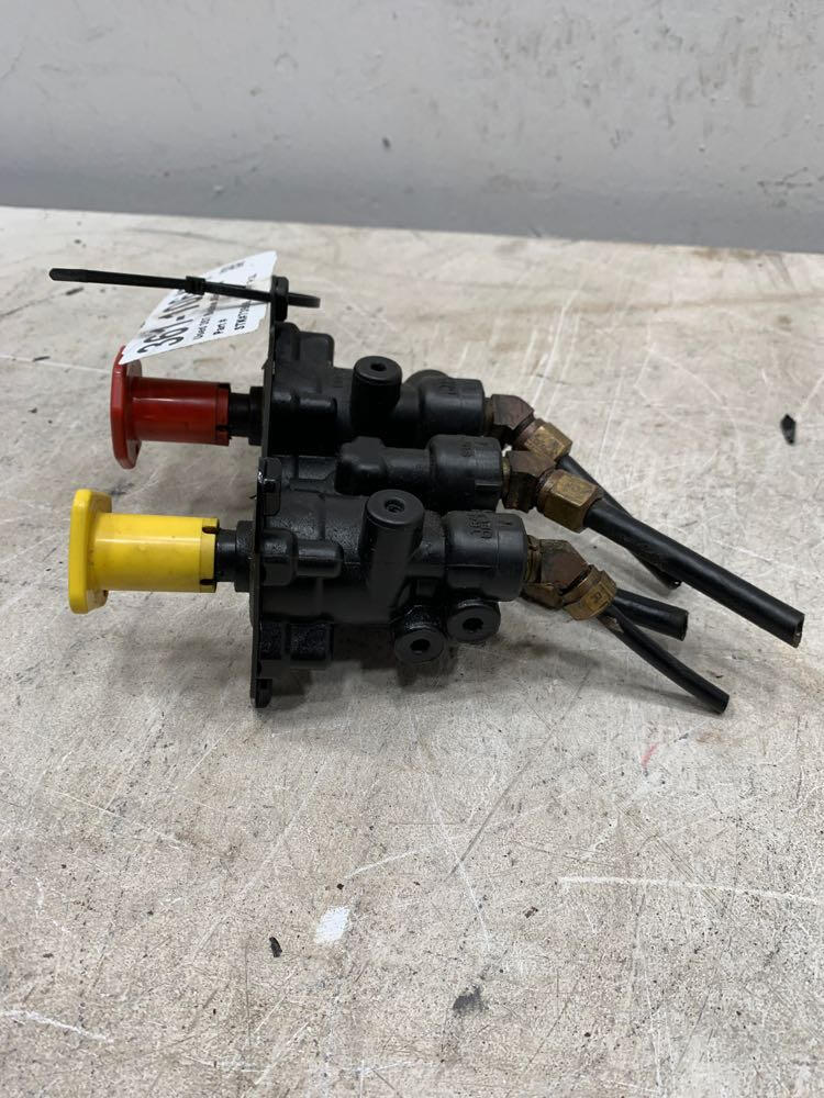 PETERBILT 357 Brake Air Valve in Dorr, MI #361-10647