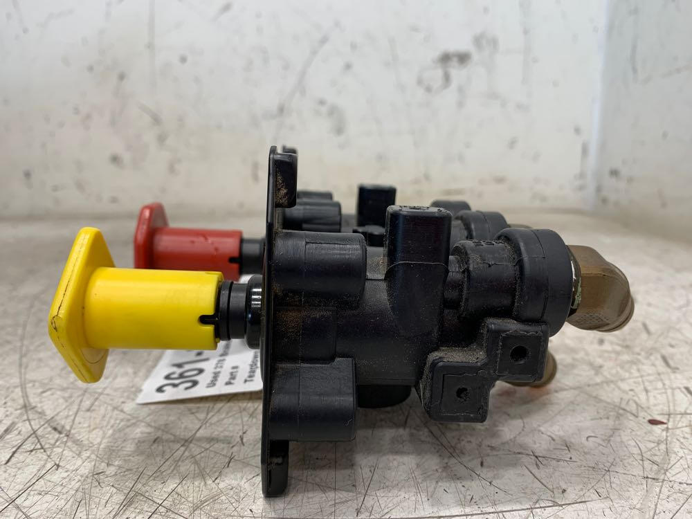 PETERBILT 378 Brake Air Valve in Dorr, MI #361-10569