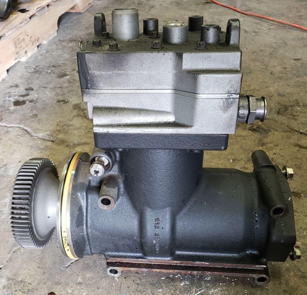 PETERBILT 567 Air Compressor OEM# 2042828 in SPOKANE, WA #3303