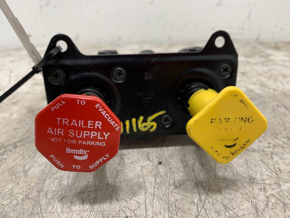 PETERBILT 587 Brake Air Valve in Dorr, MI #361-10549