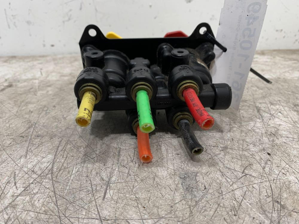 PETERBILT 587 Brake Air Valve in Dorr, MI #361-10549