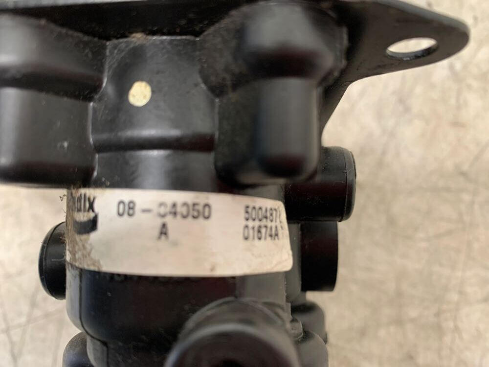 PETERBILT 587 Brake Air Valve in Dorr, MI #361-10549
