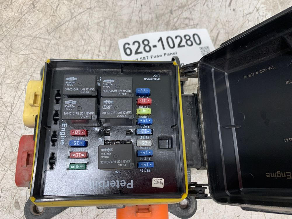 PETERBILT 587 Fuse Panel in Dorr, MI #628-10280