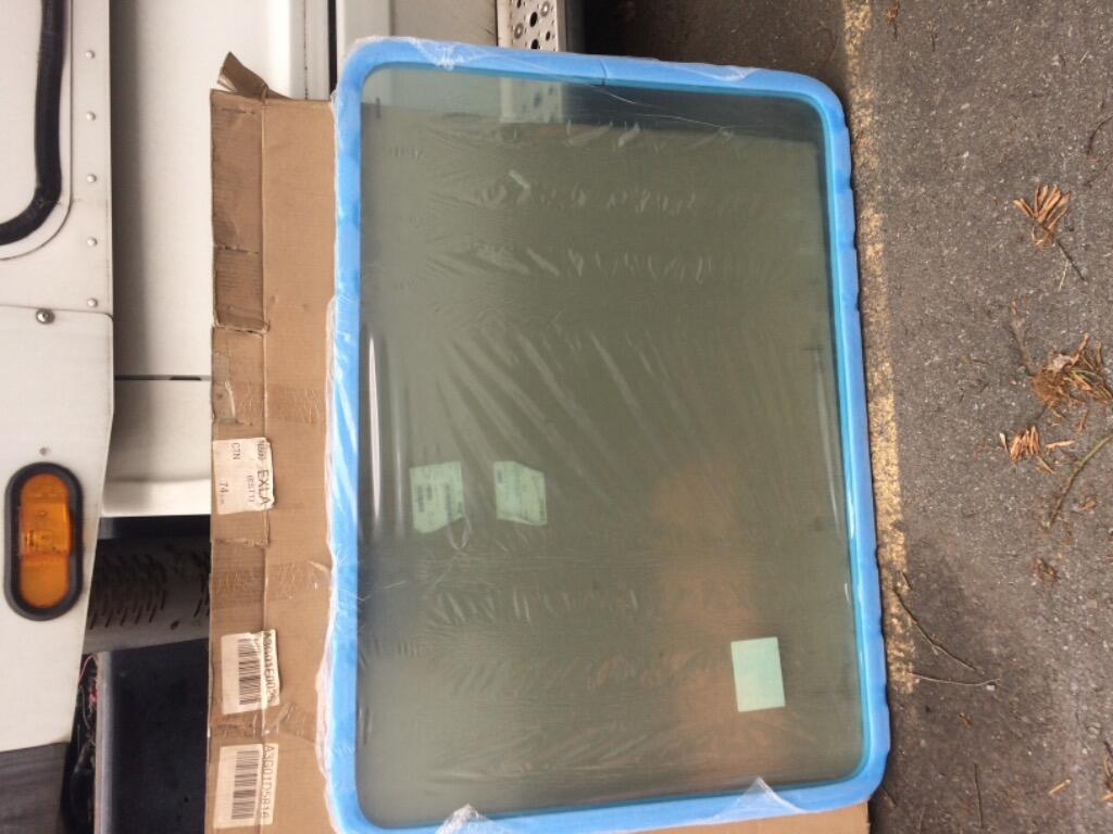 PETERBILT Windshield Glass OEM# R44-6025-2 in Charlotte, NC #19805