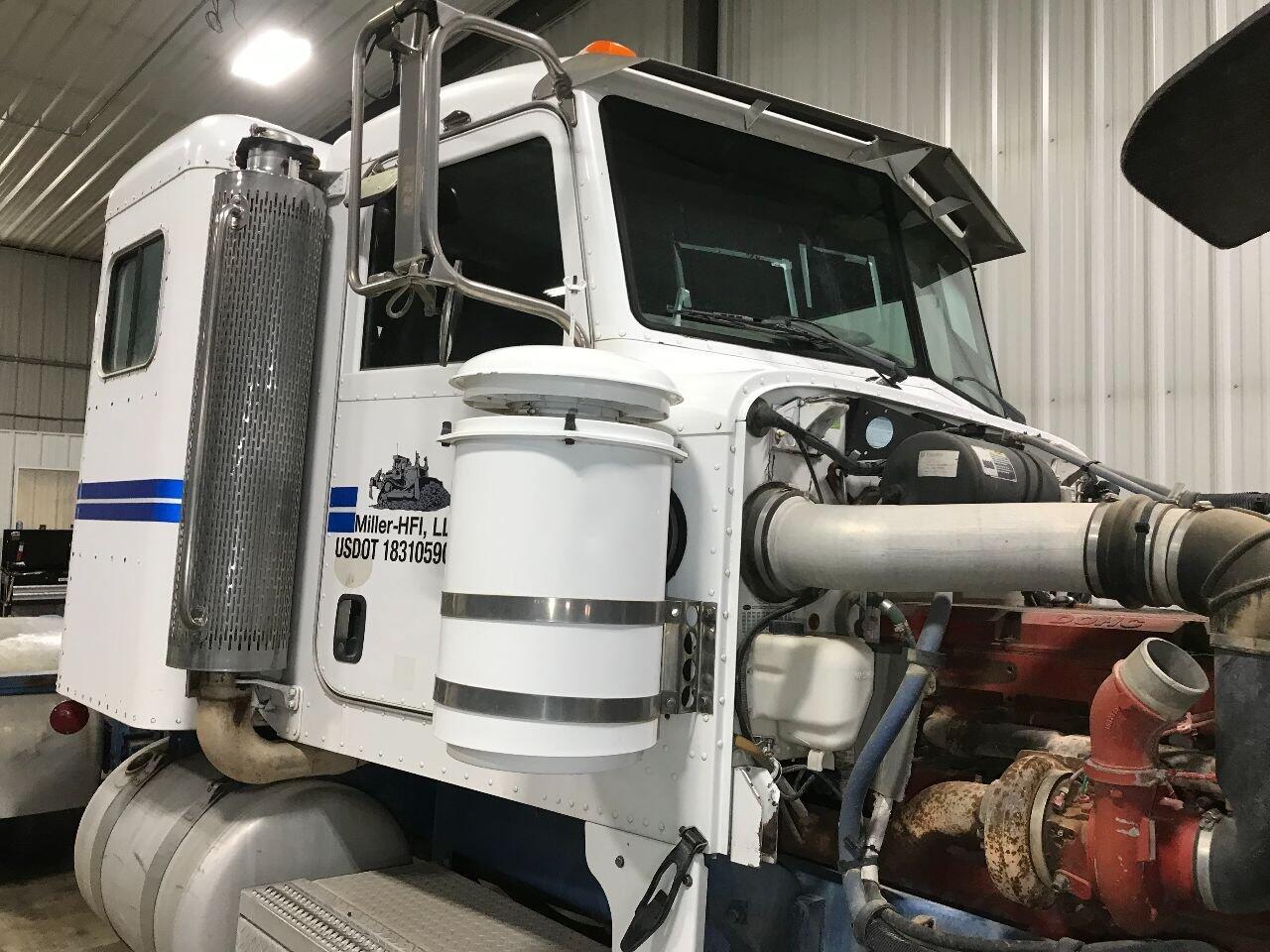 Peterbilt 378 Cab Assembly in Sioux Falls, SD #24992369