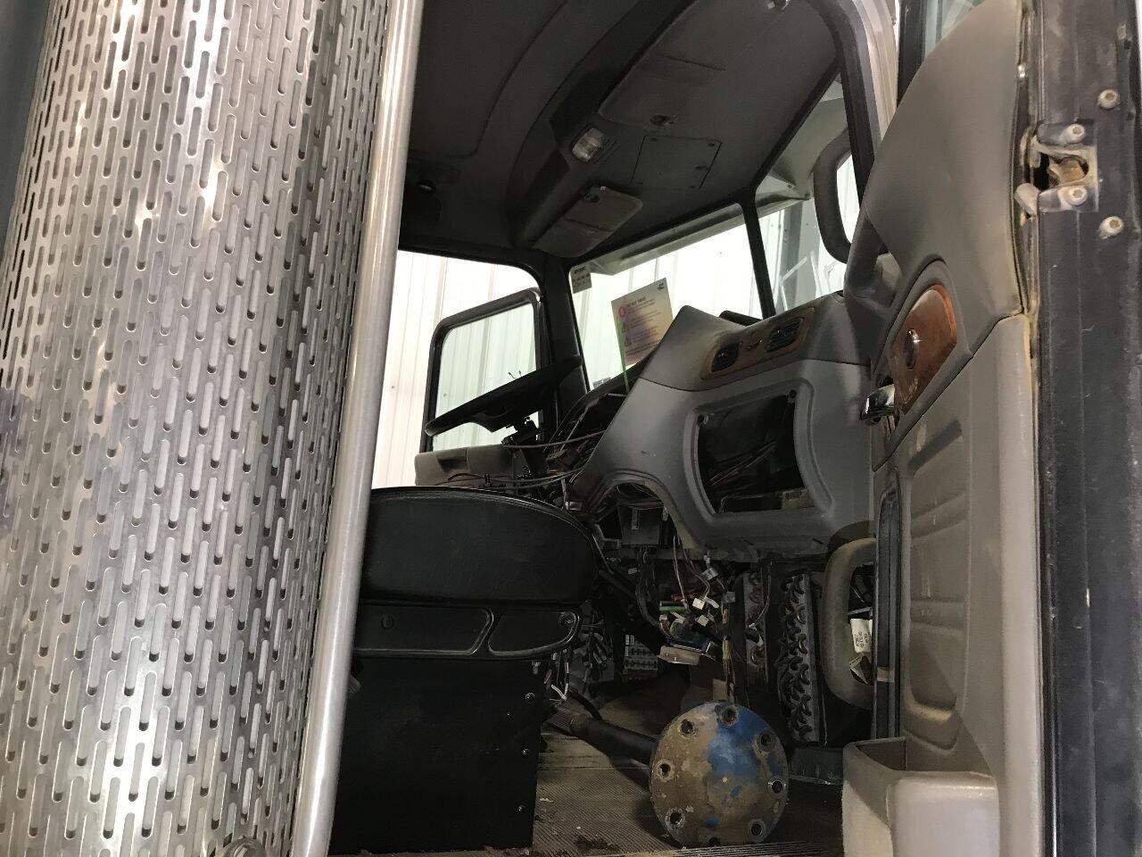 Peterbilt 378 Cab Assembly in Sioux Falls, SD #24992369