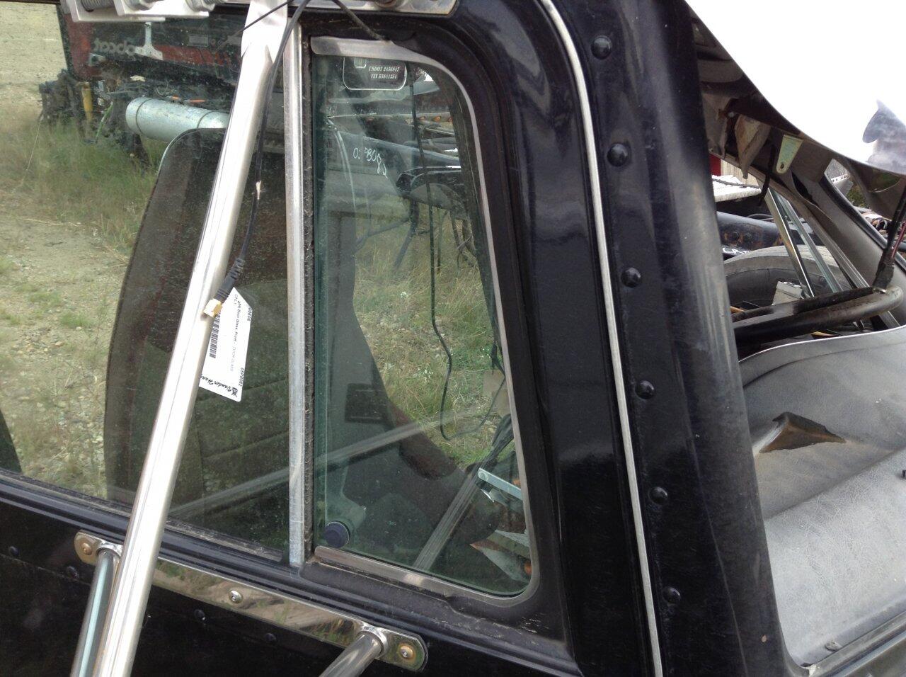 Peterbilt 379 Door Vent Glass, Front in Spencer, IA #24700919