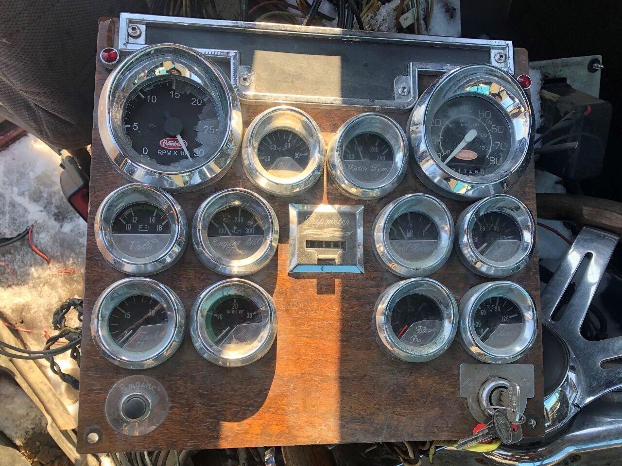 Peterbilt 379 Instrument Cluster in Des Moines, IA #24838863