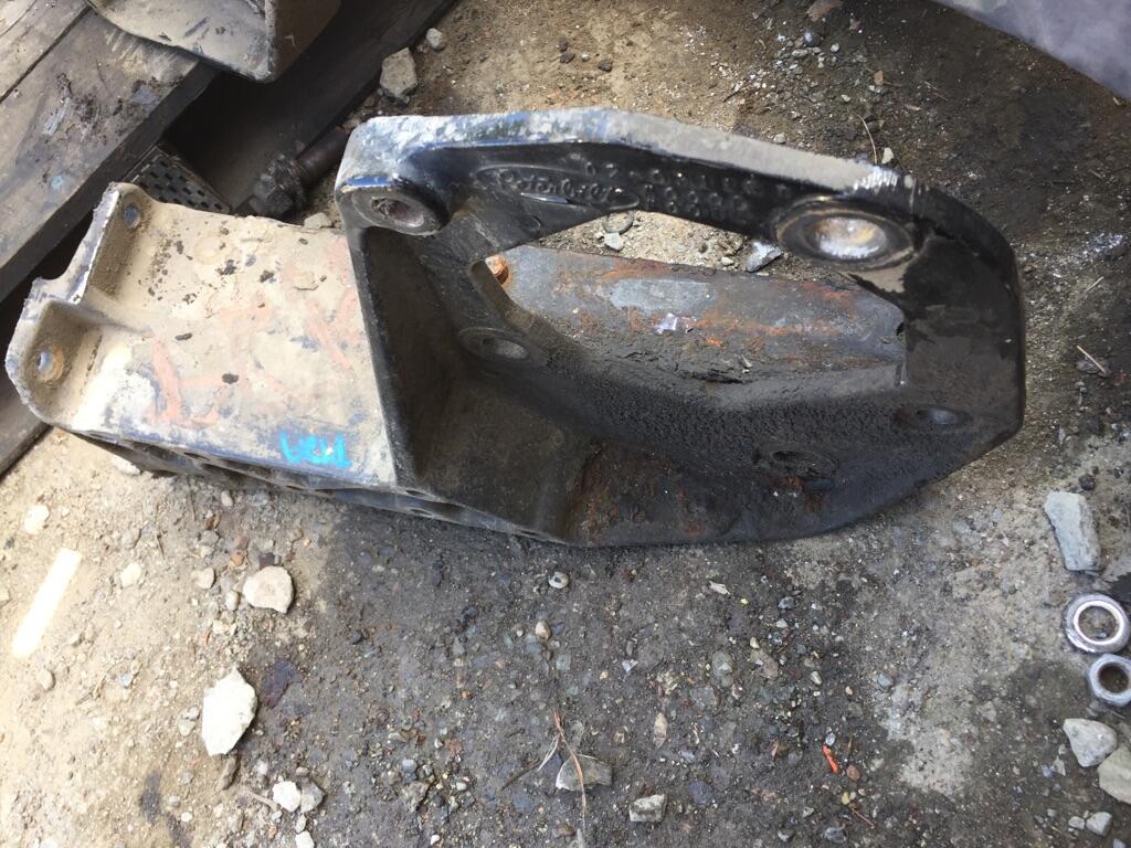 Peterbilt 379 Spring Hanger OEM# 02-03115 in Abbotsford, BRITISH ...