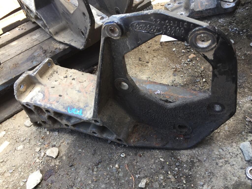 Peterbilt 379 Spring Hanger OEM# 02-03115 in Abbotsford, BRITISH ...