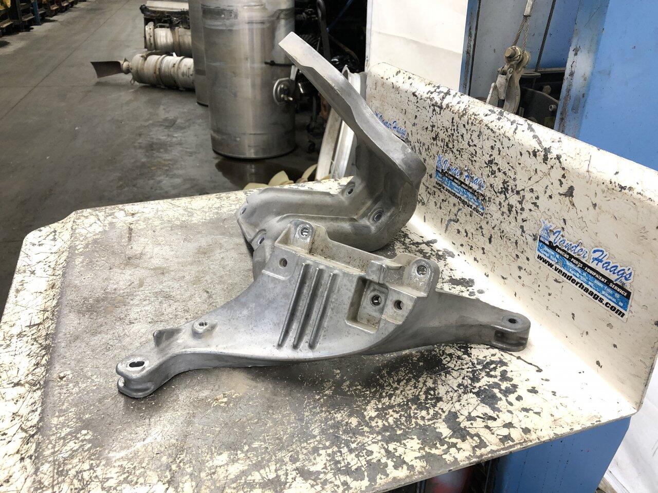 Peterbilt 579 Engine Brackets, Misc. OEM# D11-1503/D11-1508 in Council ...