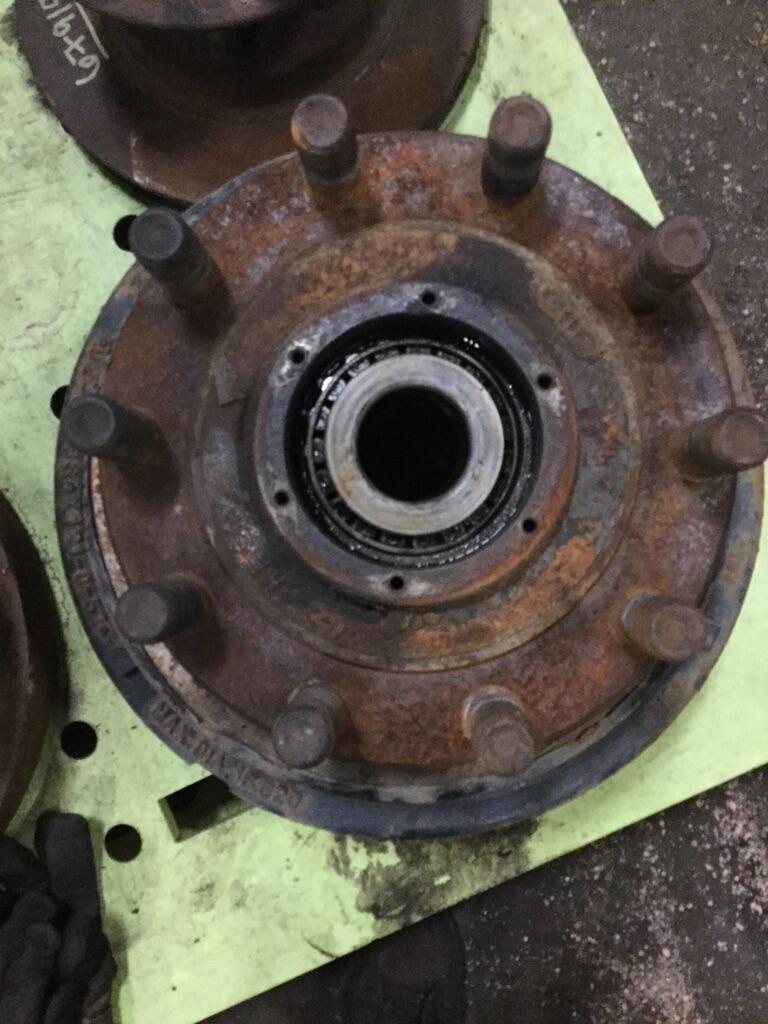 STUD/BUDD PILOTED - STEEL 10 LUG HUB OEM# HF682 in Toledo, OH #2061853