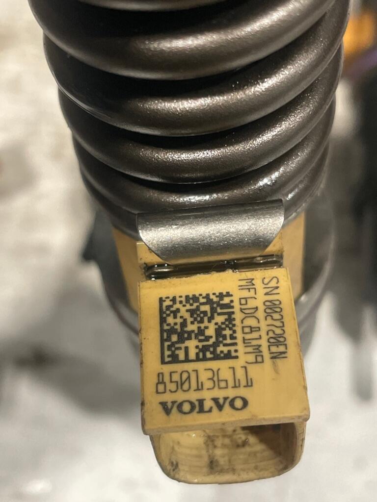 VOLVO D13 SCR Fuel Injector OEM# 22479124 in Abbotsford, BRITISH ...