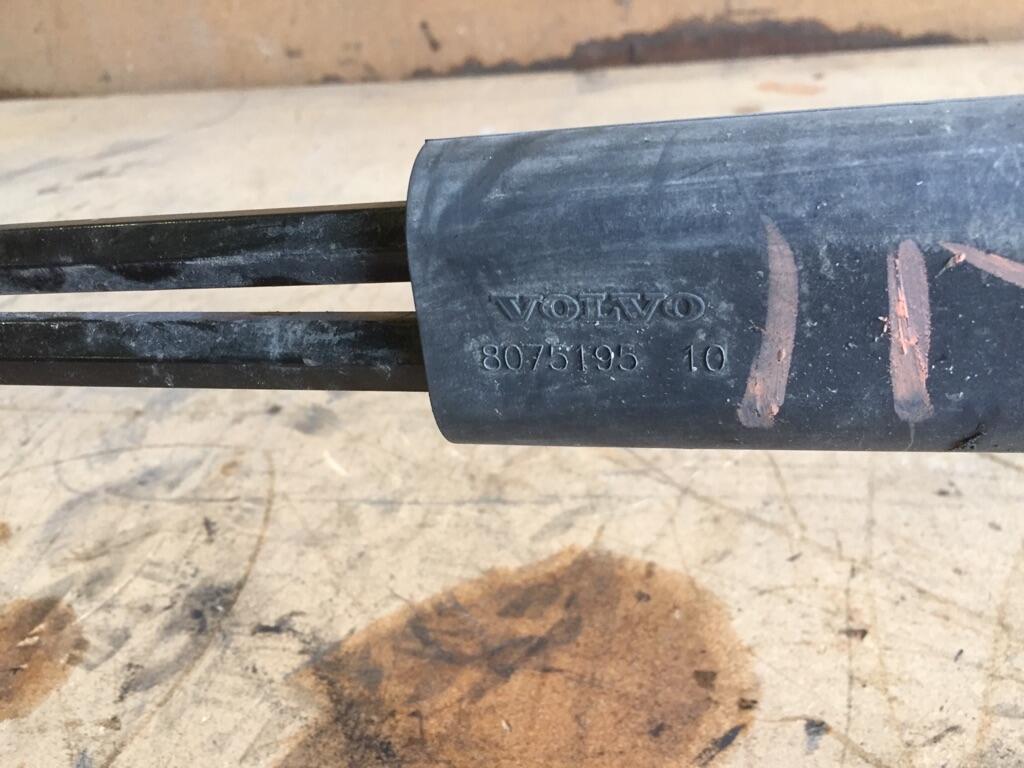 VOLVO VNL760 Hood Hinge OEM# 84721185 in Abbotsford, BRITISH COLUMBIA ...