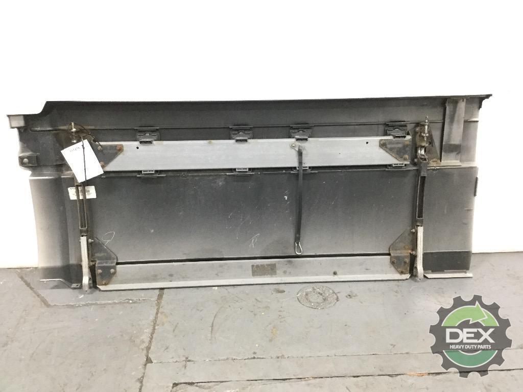 VOLVO VNL780 8916 chassis fairings OEM# 82488862 in Advance, NC #353458