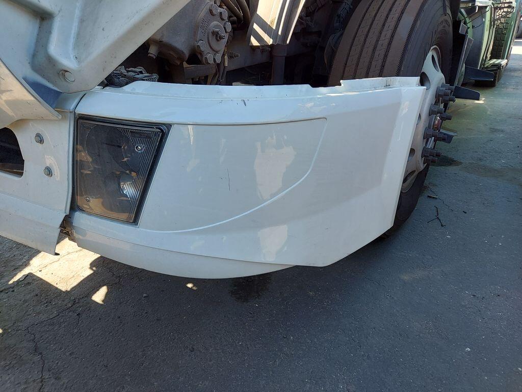 VOLVO VNL BUMPER, END in Stockton, CA #2170273