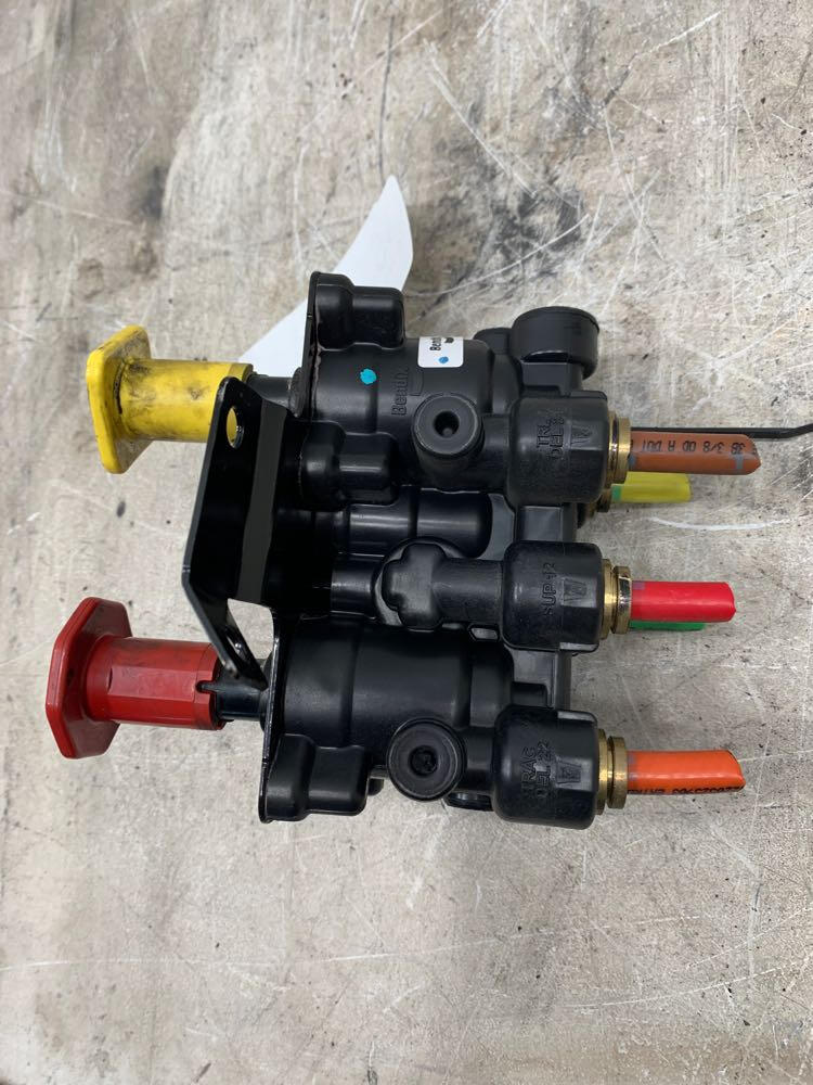 VOLVO VNL Brake Air Valve OEM# 21315044 in Dorr, MI #361-10651