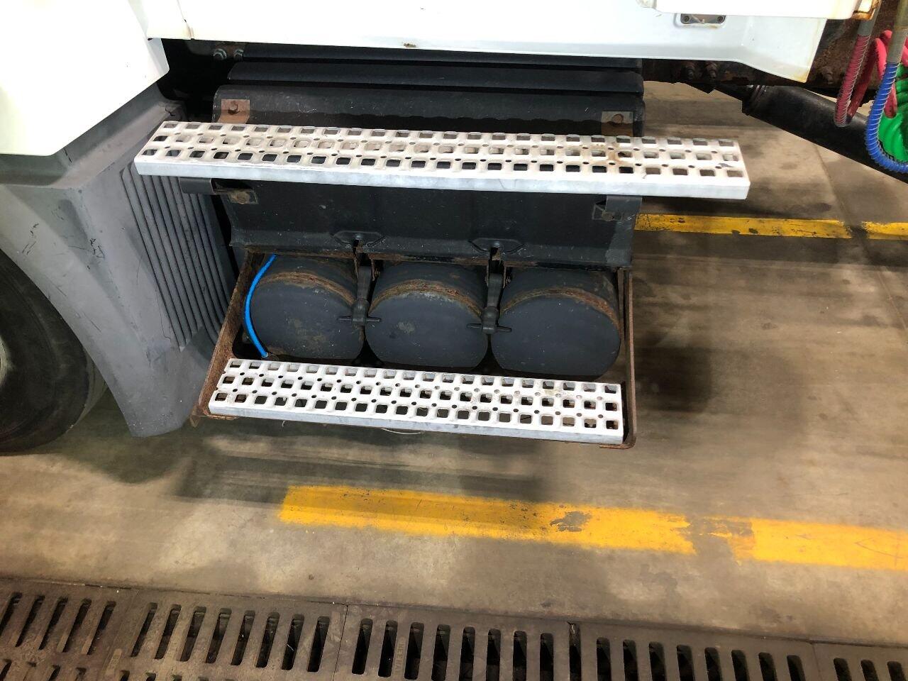 Volvo VNL Battery Box in Sioux Falls, SD #25084418