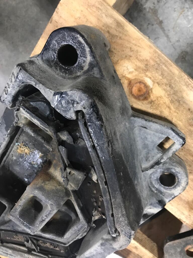 Western Star Trucks 5700 Engine Mounts OEM# 01-34070-000 in Abbotsford ...
