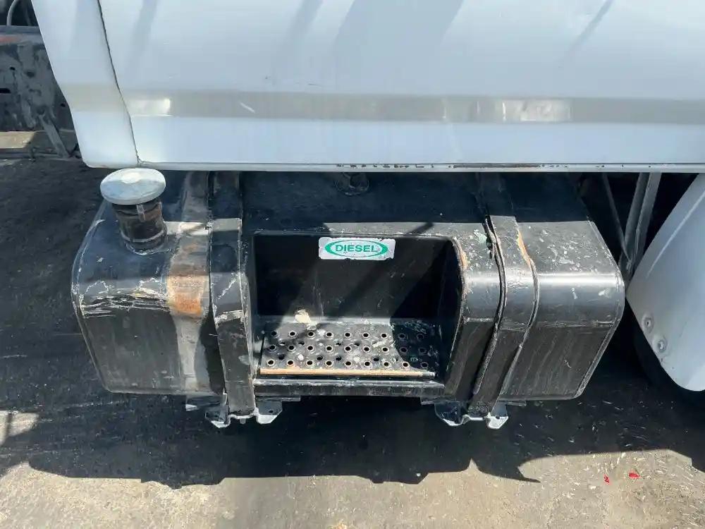 Used 1991 Ford F700 Fuel Tank for sale | Fresno California United ...