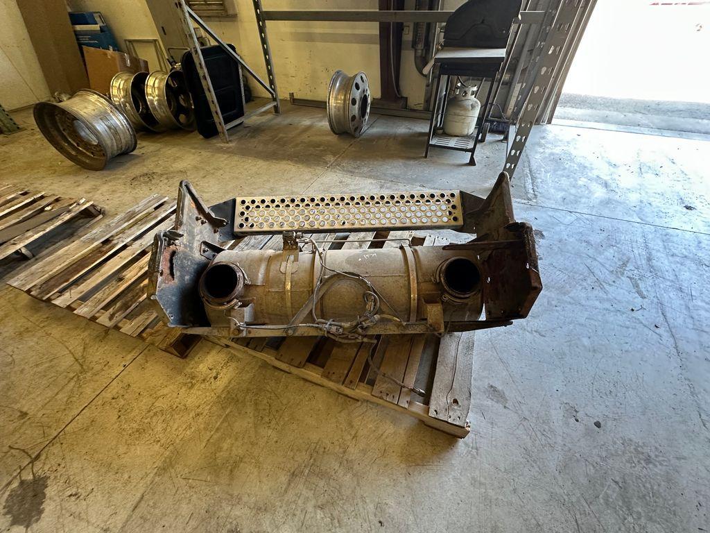 Used 2011 KENWORTH T800 Diesel Particulate Filter (DPF) for sale ...